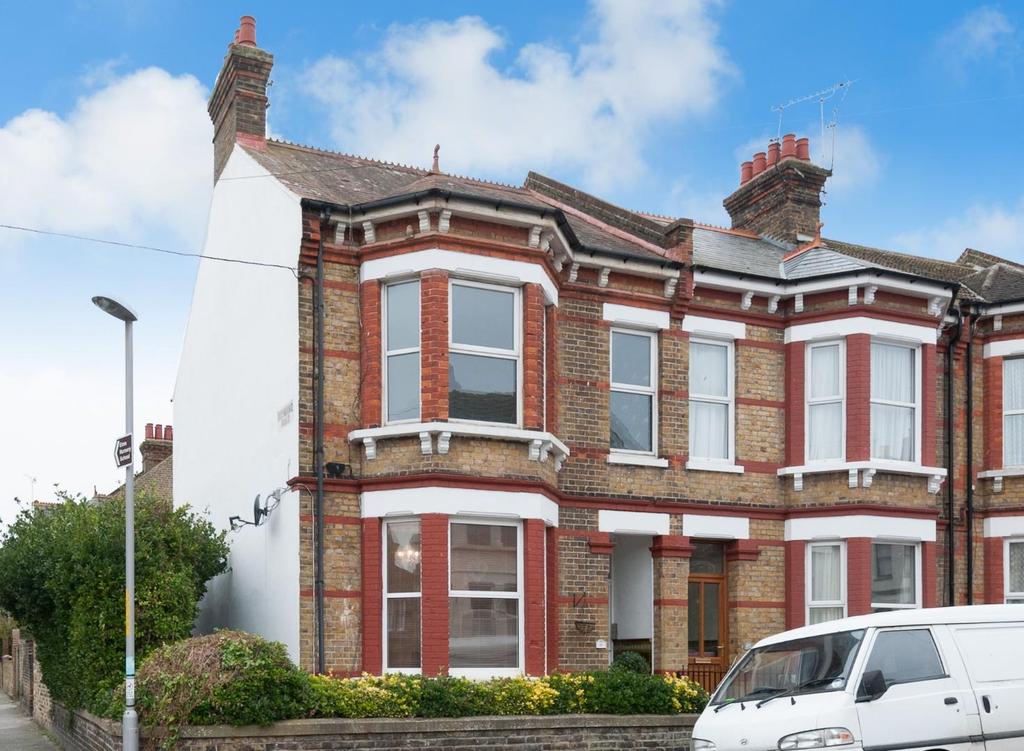 Grove Road, Ramsgate 2 bed flat - £195,000