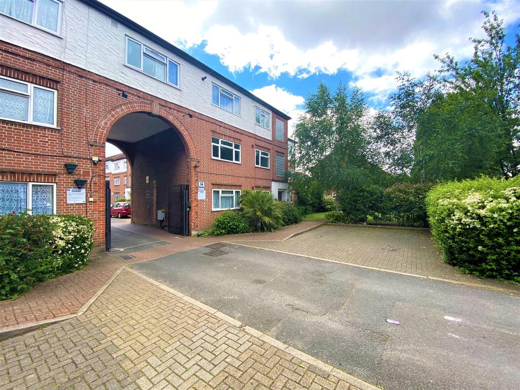 Southall Court Lady Margaret Road 2 Bed Flat £239 950