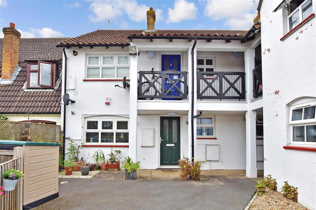 Crouch Street, Basildon, Essex 1 bed ground floor flat - £235,000