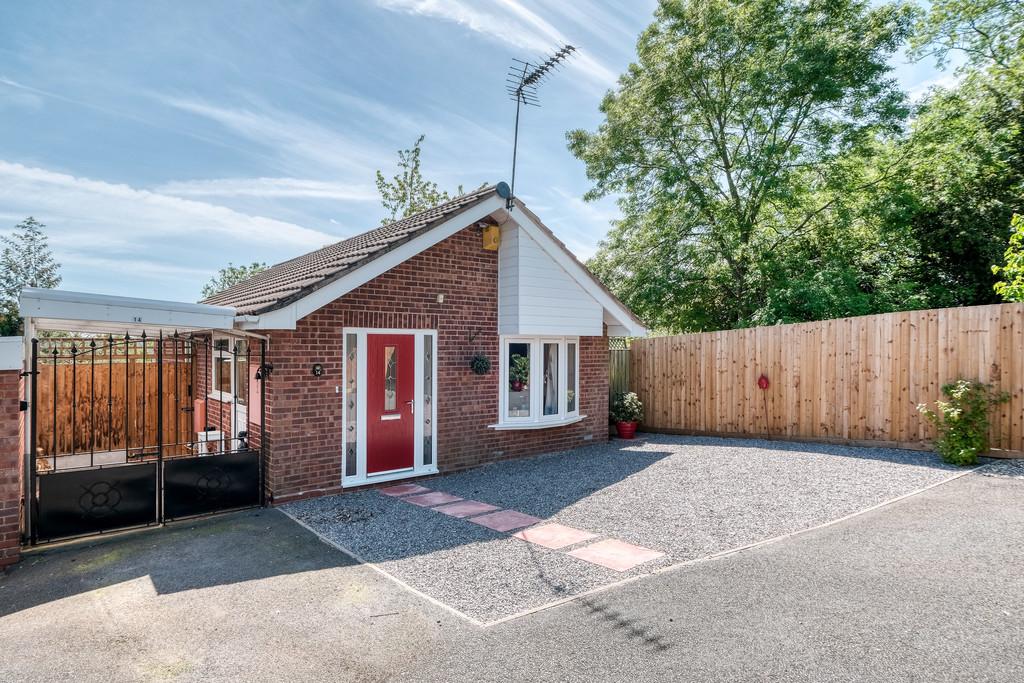 Offenham Close, Church Hill North 1 bed detached bungalow - £270,000