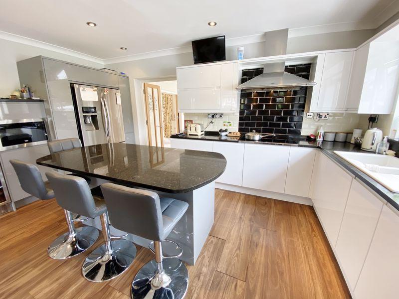 Yardley Road, Hedge End, SO30 0HQ 4 bed detached house - £630,000