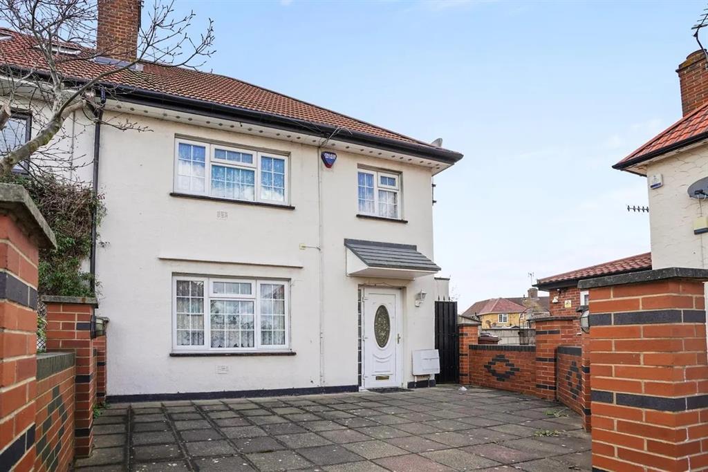 Queenswood Avenue Hounslow Tw3 4 Bed Semi Detached House £550 000