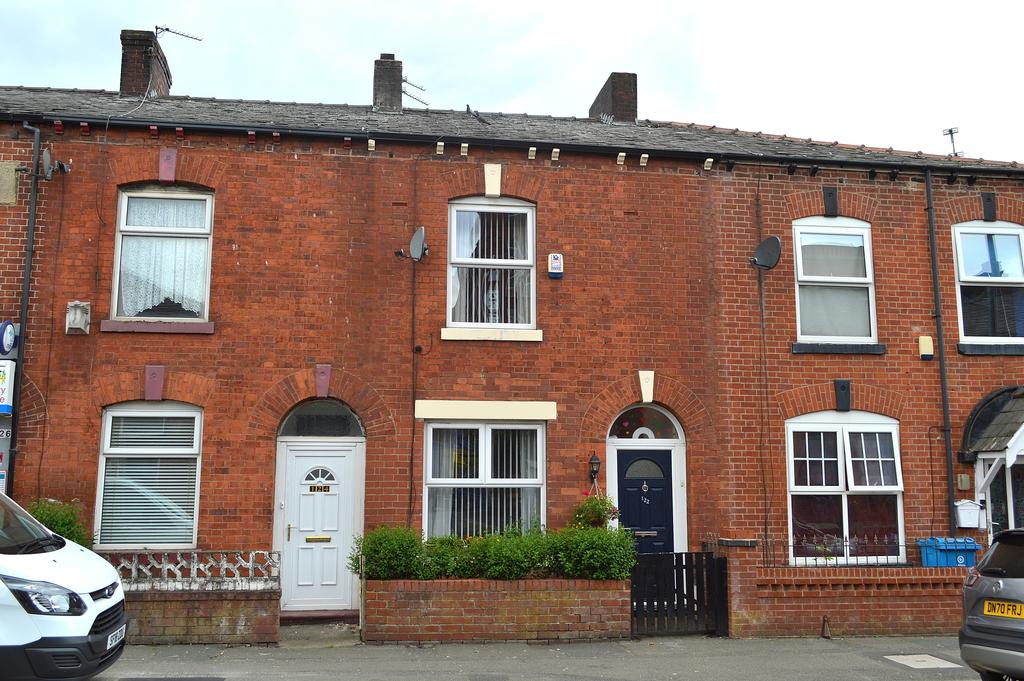 Chapel Road, Hollinwood, Oldham, OL8 4QJ 2 bed terraced house - £110,000