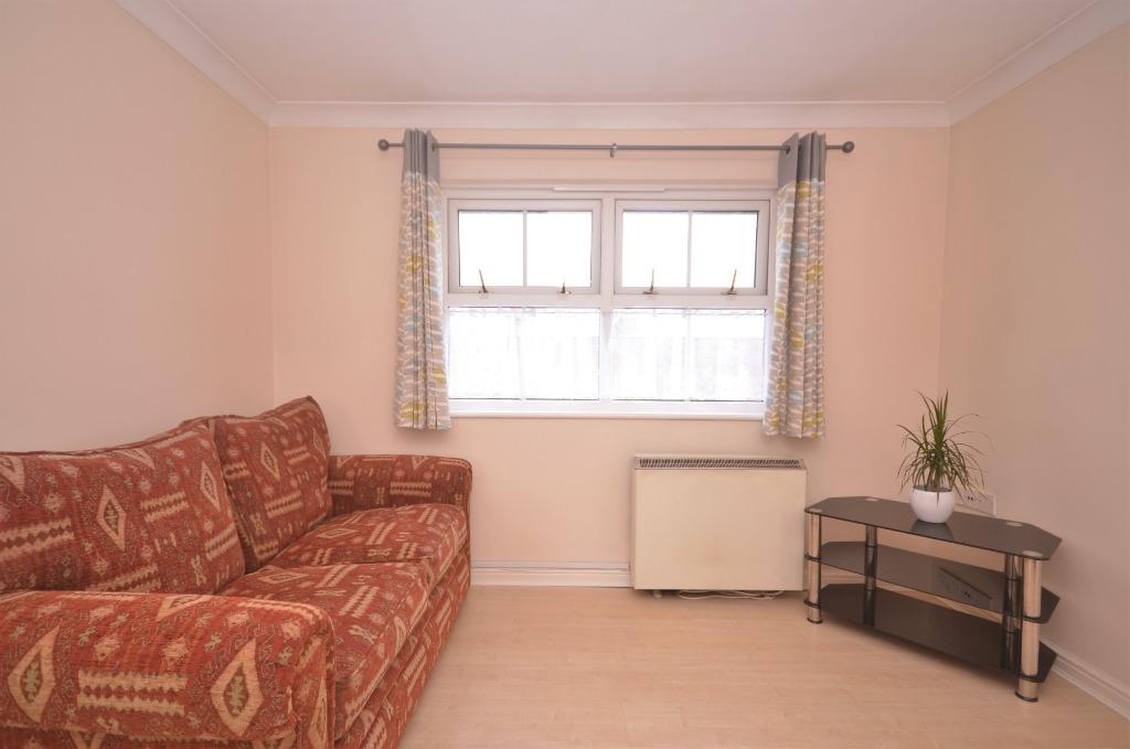 Commercial Way, Peckham, London, SE15 2 bed flat - £1,375 pcm (£317 pw)