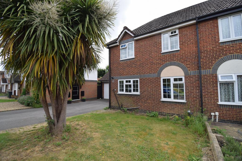 Mitchell Close, Cippenham, Slough, SL1 2 bed semi-detached house - £ ...