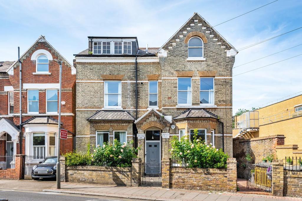 Werter Road, Putney 2 bed flat - £575,000