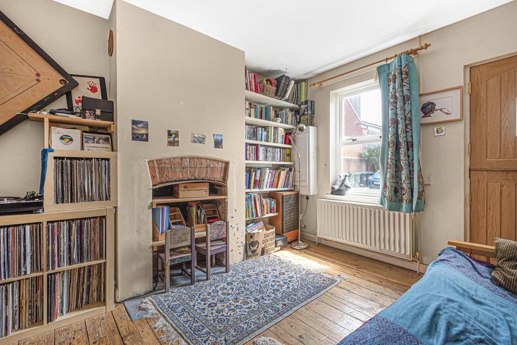 Drummond Road, Guildford, GU1 3 bed terraced house - £420,000