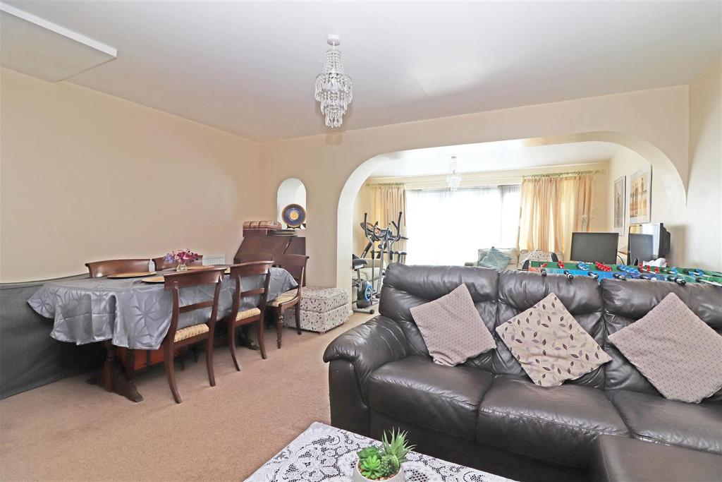 Durfold Drive, Reigate 3 bed terraced house - £500,000