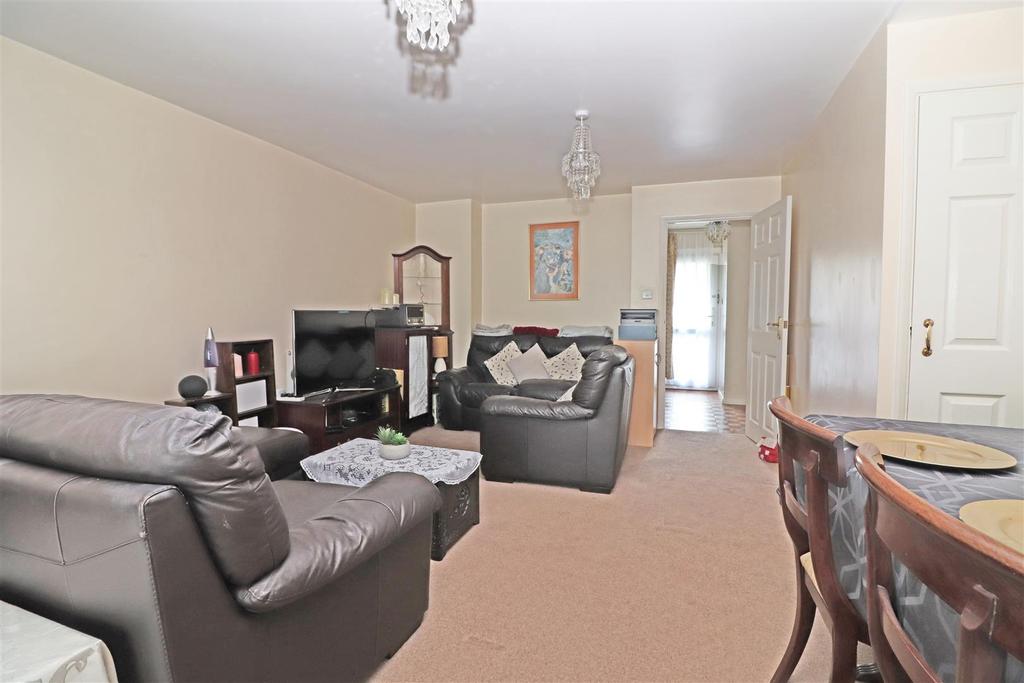 Durfold Drive, Reigate 3 bed terraced house - £500,000