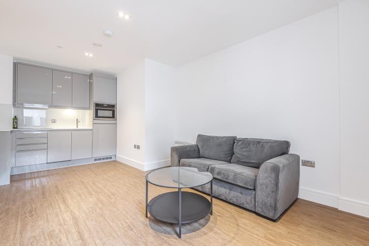 Red Lion Square Wandsworth SW18 2 bed flat - £1,595 pcm (£368 pw)