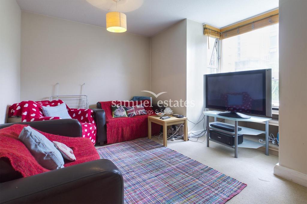 Kite House, Grant Road, London, SW11 3 bed flat - £1,600 pcm (£369 pw)