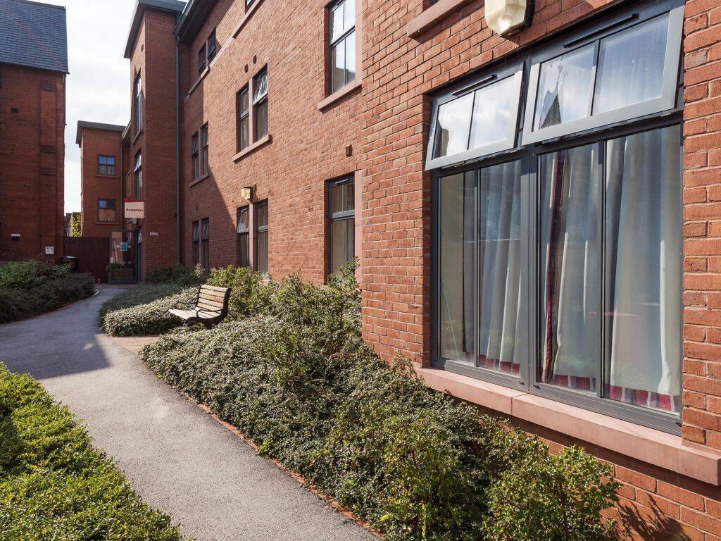 Victoria Road, Chester, England CH2 2AX 1 bed in a flat share - £468 ...