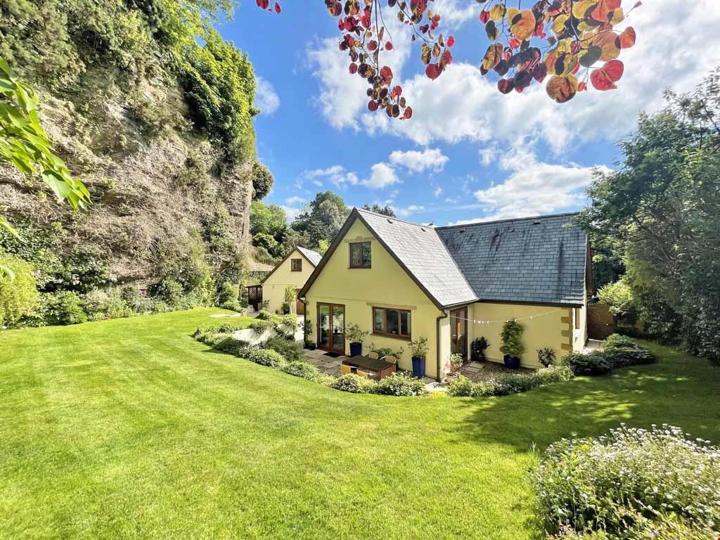 Quarry Lane, Truro, Cornwall 3 bed detached house - £695,000