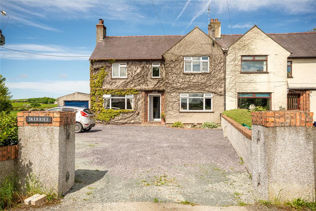 Llanfechell, Amlwch, Anglesey, LL68 4 bed semi-detached house - £290,000