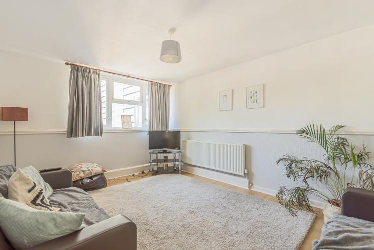 Falcon Grove Battersea SW11 3 bed flat - £2,100 pcm (£485 pw)