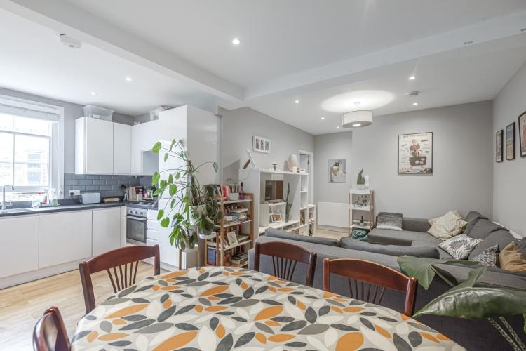 Deerdale Road London SE24 2 bed flat - £1,900 pcm (£438 pw)