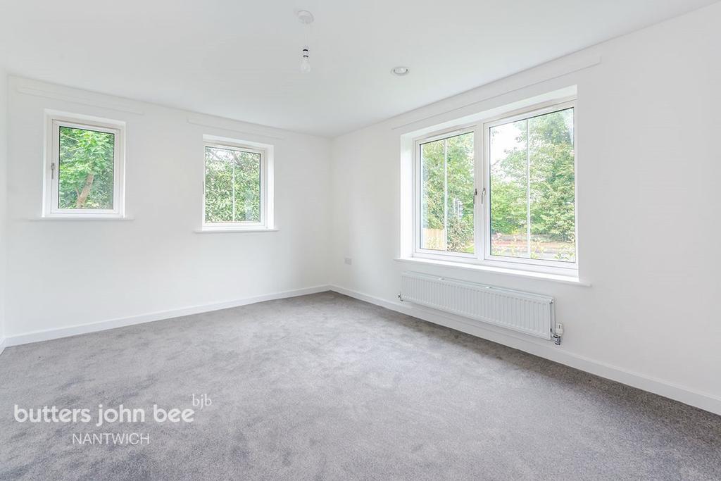 Meadowside Drive, Nantwich 3 bed semi-detached house - £98,550