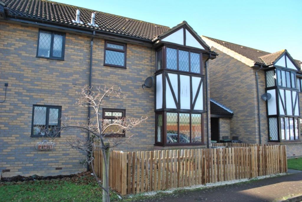 Henlow Camp SG16 1 bed terraced house - £825 pcm (£190 pw)