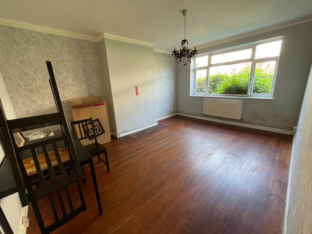 Rivington Court, Longstone Avenue... 2 bed flat - £1,450 pcm (£335 pw)