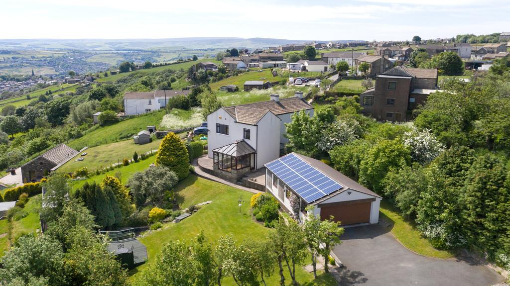 Nettleton Hill, Golcar, Huddersfield 5 bed detached house - £750,000