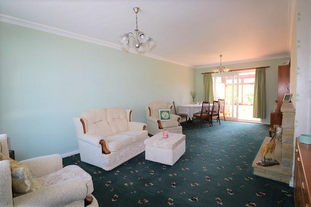 Homestead Way, New Addington, Croydon 3 bed semi-detached house - £400,000