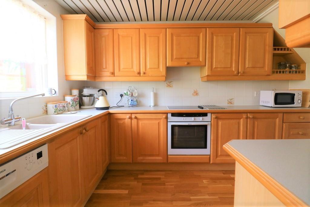 Homestead Way, New Addington, Croydon 3 bed semi-detached house - £400,000