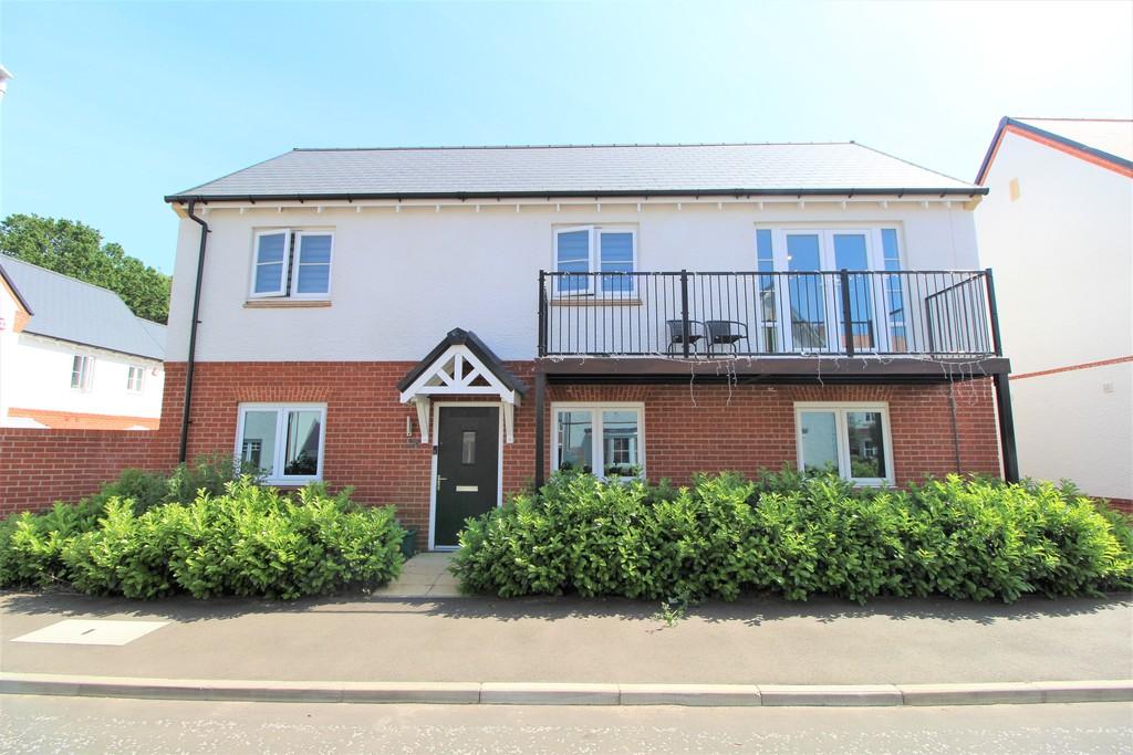 Avondene Drive, Colchester CO4 6DB 2 bed coach house - £240,000
