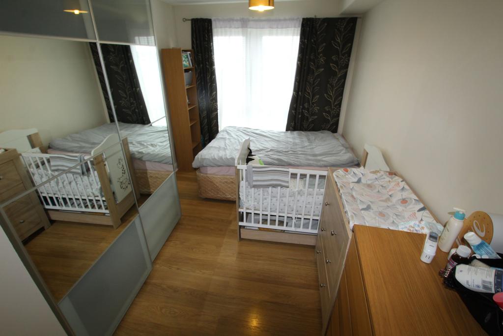 Fisgard Court, Admirals Way, Gravesend 2 bed apartment - £900 pcm (£208 pw)
