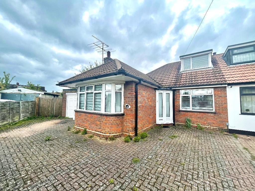 Felix Avenue, Round Green, Luton... 2 bed bungalow - £260,000