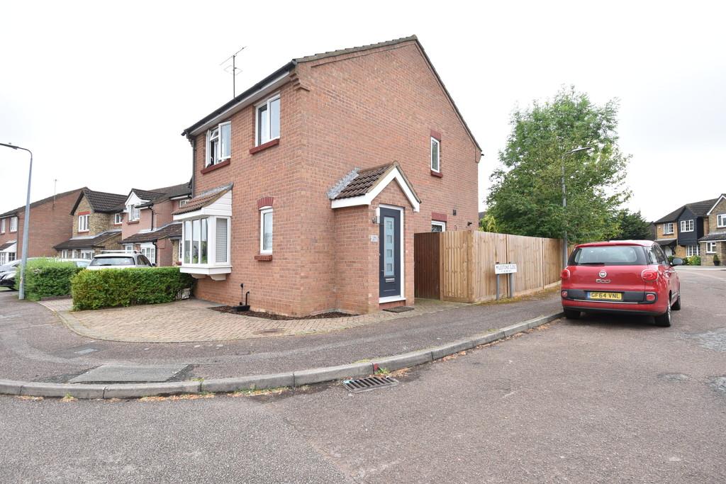 Milestone Close, Stevenage 3 bed detached house - £400,000