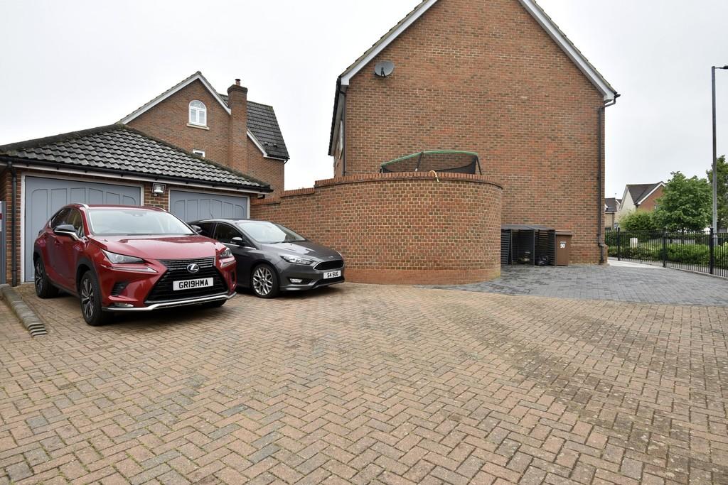Great Ashby Way, Stevenage 5 bed detached house - £625,000