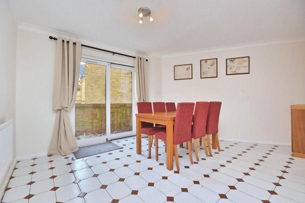 Kennet Street, Wapping, London, E1W 4 bed detached house - £3,012 pcm ...