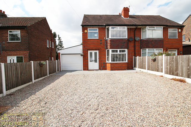 Park Road, Westhoughton, BL5 3HU 3 bed semi-detached house - £290,000