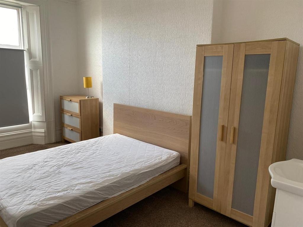 Double Room Ground Floor, Knightstone... 1 bed in a house share - £450 ...