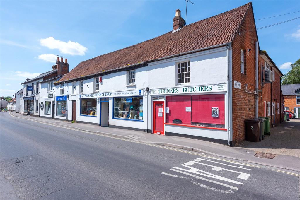 High Street, Overton, Basingstoke, RG25 3 bed apartment - £265,000
