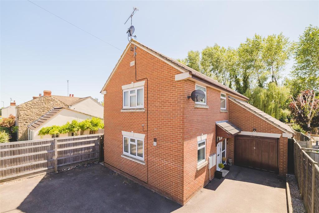 Stratton Road, Stratton, Swindon 3 bed detached house - £340,000