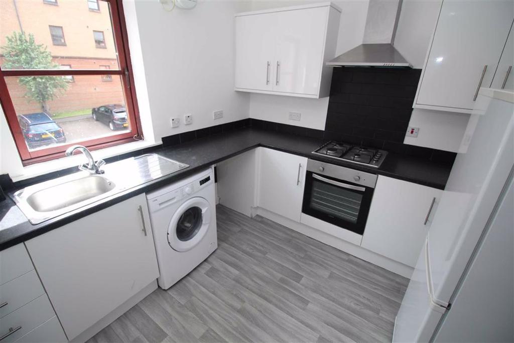Regent Street, Greenock, Renfrewshire 2 bed flat - £64,000
