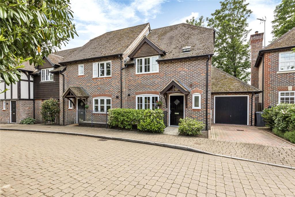 Clement Court, Chawton, Alton... 4 bed semi-detached house - £585,000