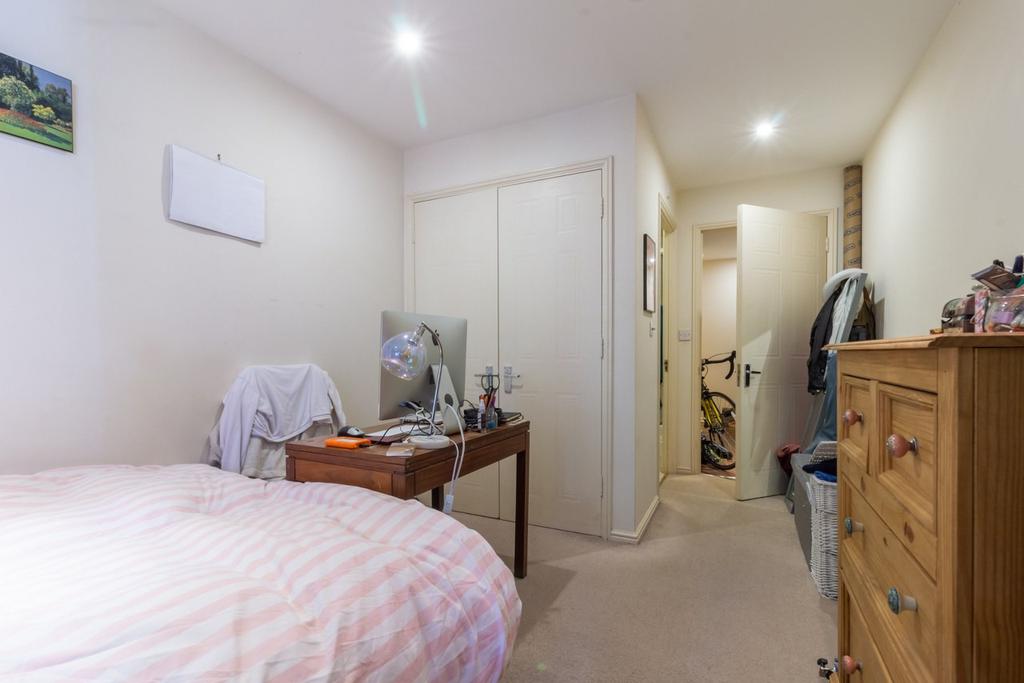 Morrish Road, London, SW2 2 bed flat - £1,600 pcm (£369 pw)