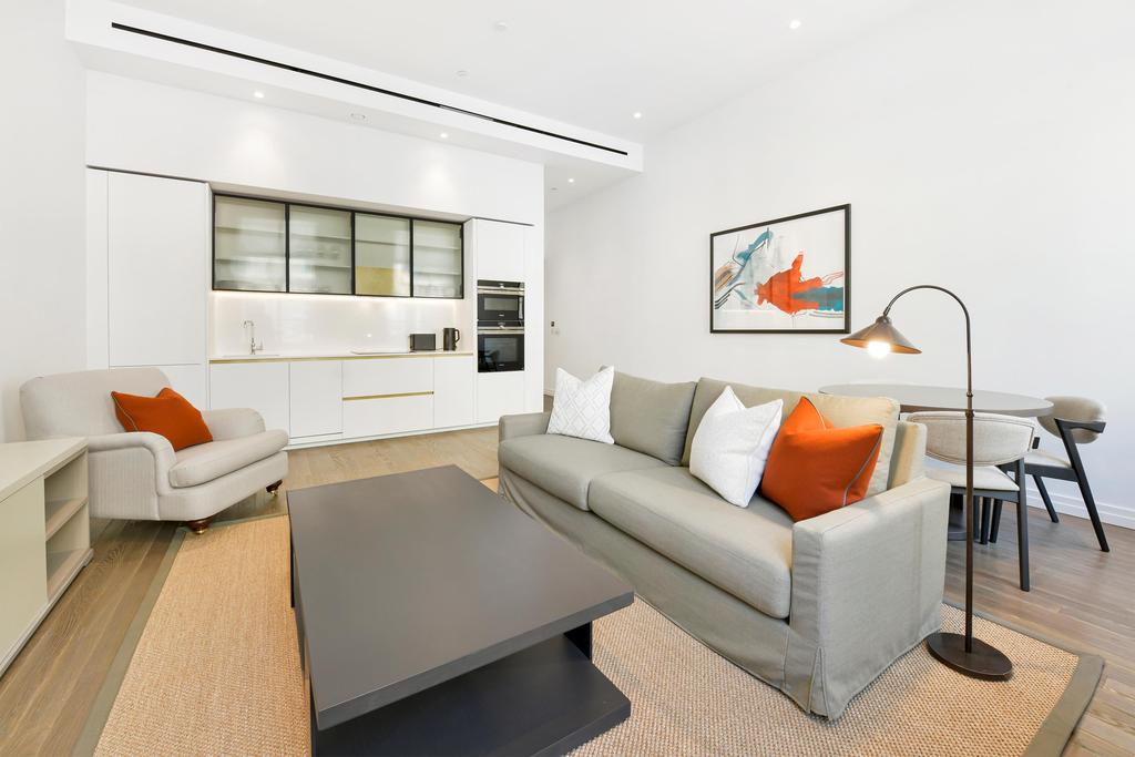 Little Portland Street, London, W1W 2 bed flat - £4,767 pcm (£1,100 pw)