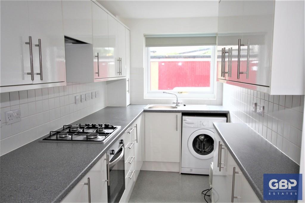 Brent Court, Compton Avenue 1 bed ground floor flat - £950 pcm (£219 pw)