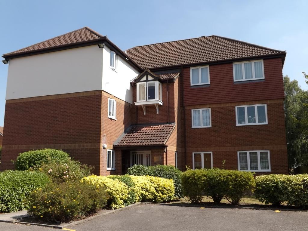 MORAY CLOSE 2 bed flat - £1,200 pcm (£277 pw)