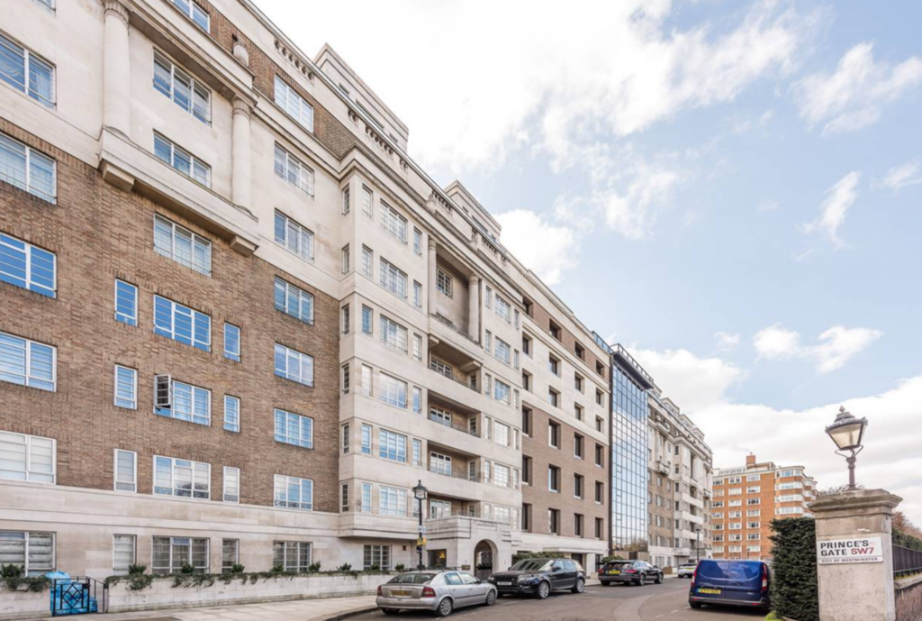 Princes Gate, SW7 Studio - £1,300 pcm (£300 pw)