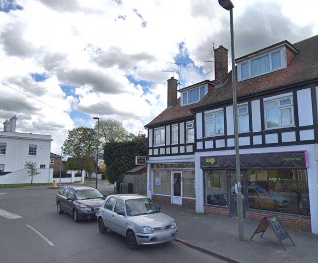 High Road, Byfleet 2 bed apartment - £1,100 pcm (£254 pw)