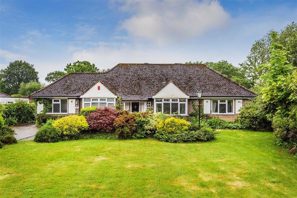 Smallfield Road, Horley, Surrey 4 bed detached bungalow - £550,000