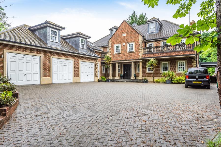 Heath Rise, Wentworth, Surrey, GU25 4AX 6 bed detached house - £12,900 ...