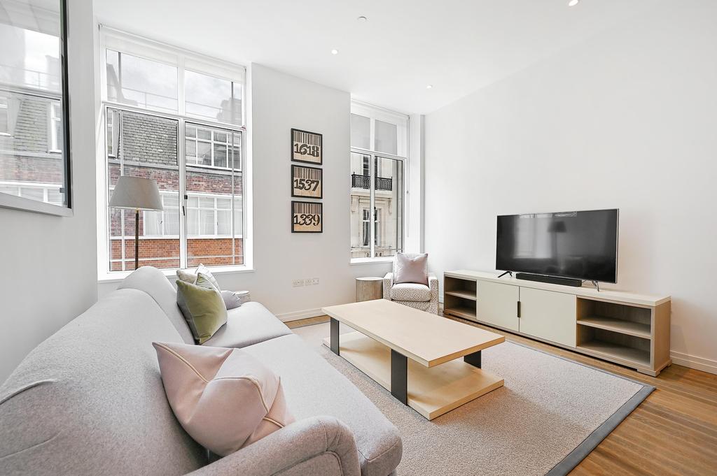 Little Portland Street, London, W1W 1 bed flat - £2,925 pcm (£675 pw)