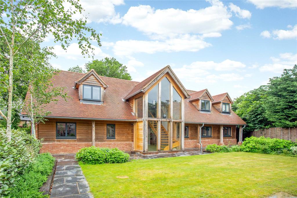 Wishanger Lane, Churt, Surrey, GU10 4 bed detached house - £1,395,000