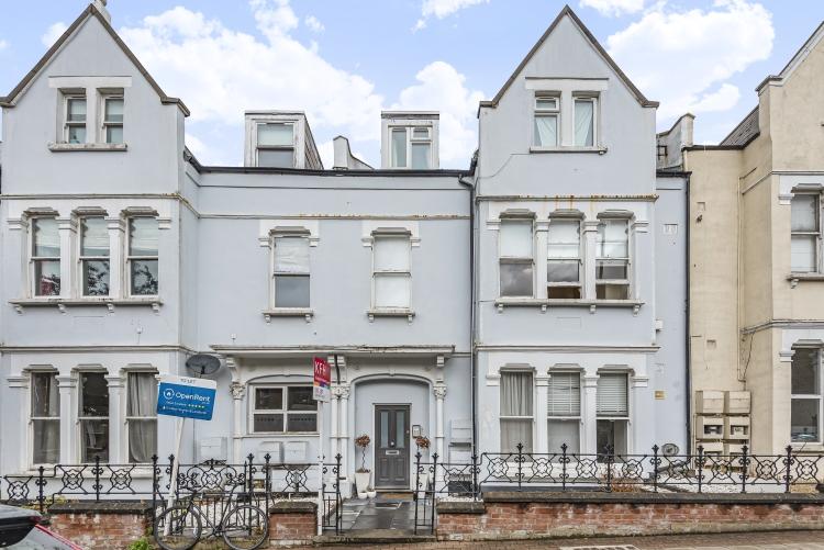 Ritherdon Road Balham SW17 2 bed apartment - £1,475 pcm (£340 pw)