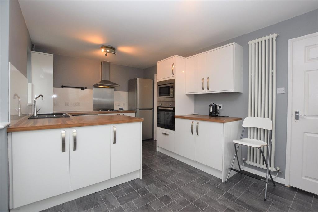 Ibbetson Road, Churwell, Morley, Leeds 3 bed semi-detached house - £850 ...